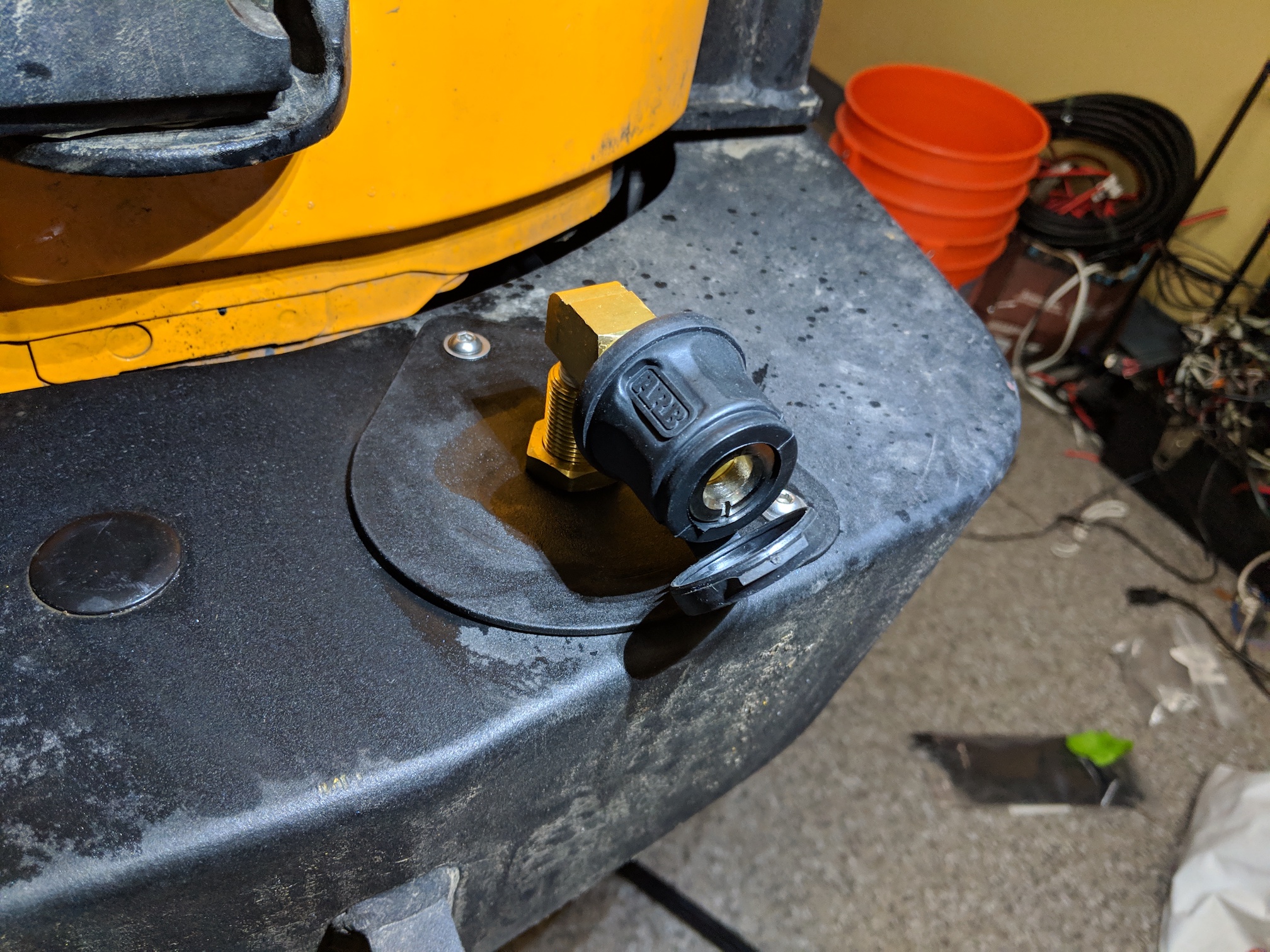 Jeep JK Air Tank Install - Right AnglesRight Angles